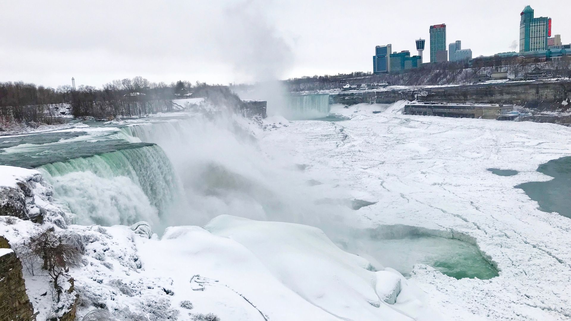 En Español - Inside Niagara Falls: 1-Hour Guided Tour + Cave of the ...